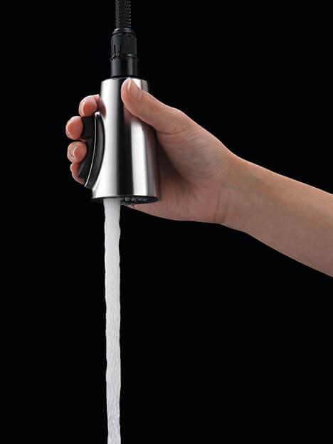 Splatter-Reducing Faucet ShieldSpray® Technology | Delta Faucet