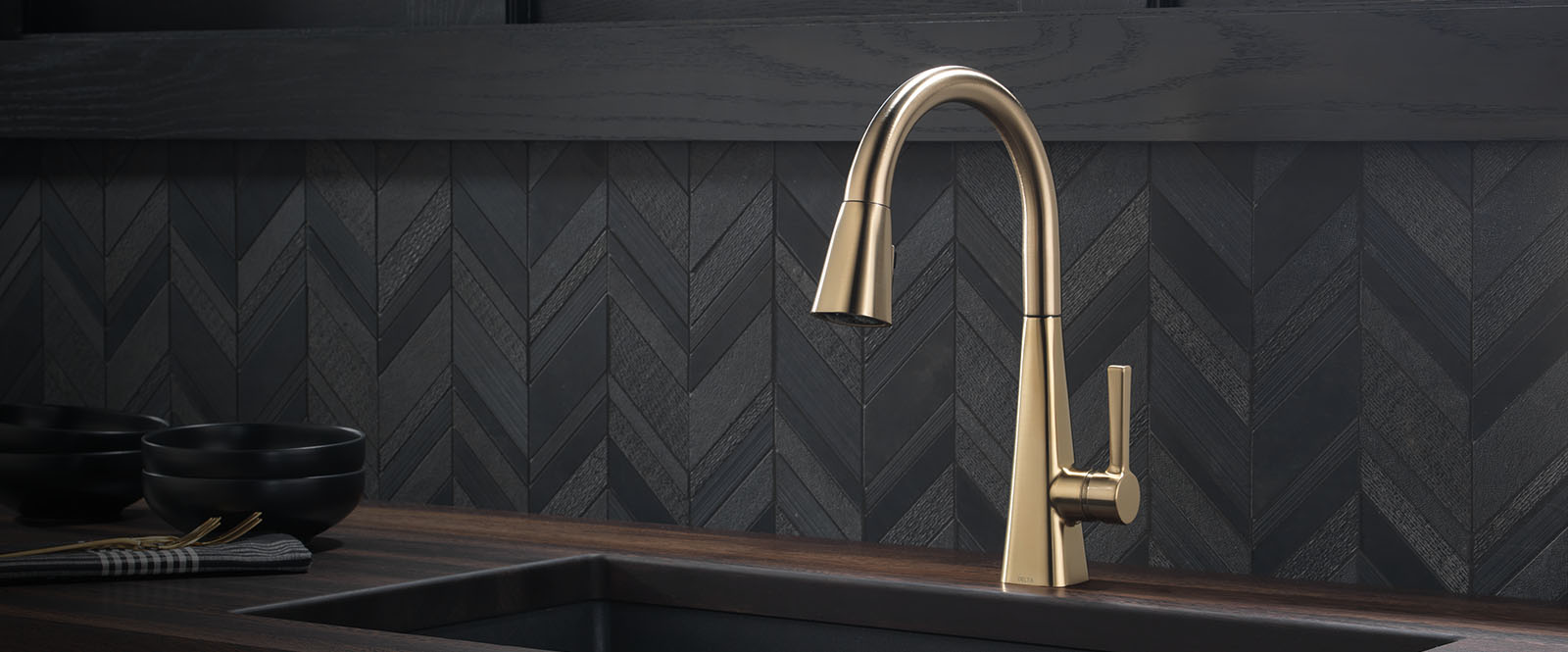 LENTA Kitchen Collection | Delta Faucet