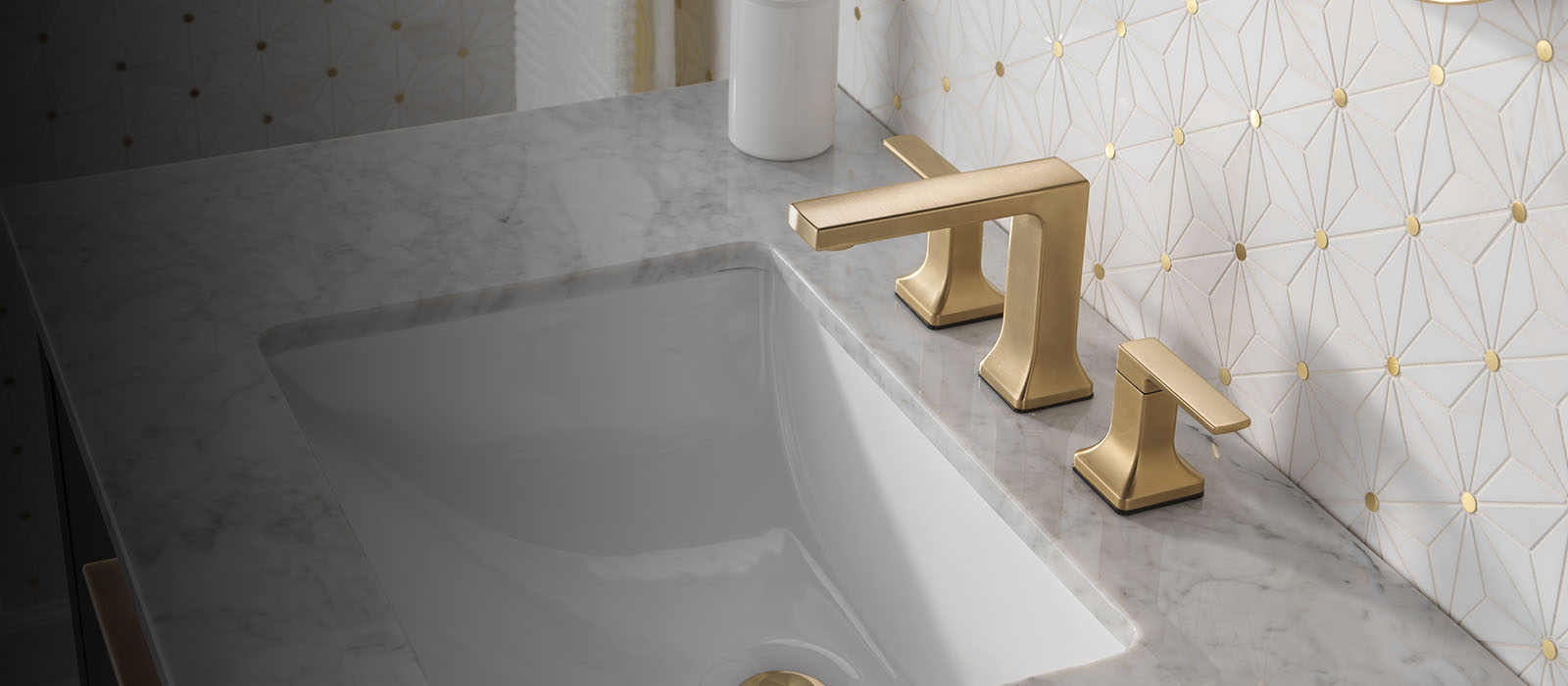 VELUM Bathroom Collection | Delta Faucet