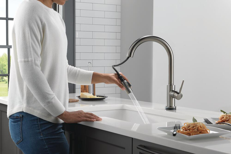 8 Reasons You'll Love a Touchless Kitchen Faucet